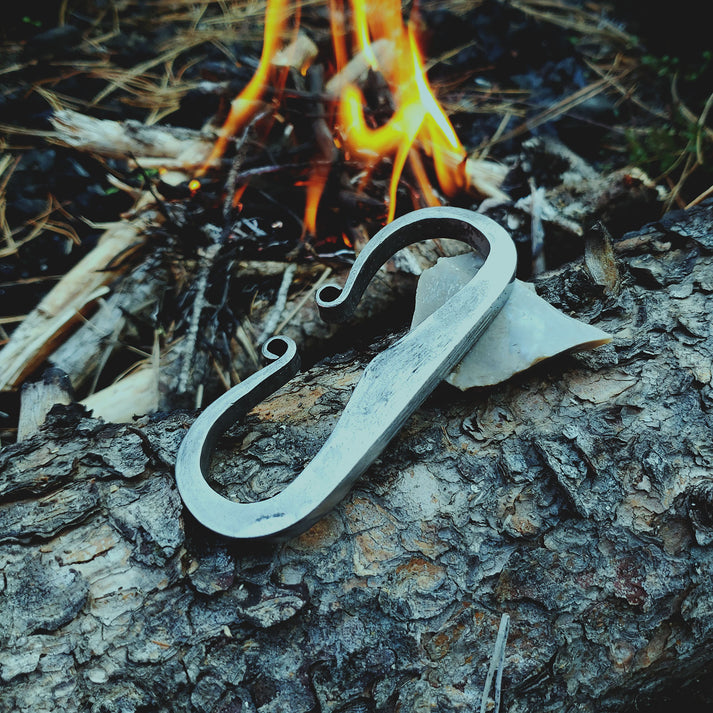 Traditional Flint & Steel [Starter Kit] Striker, Flint and Charcloth ...